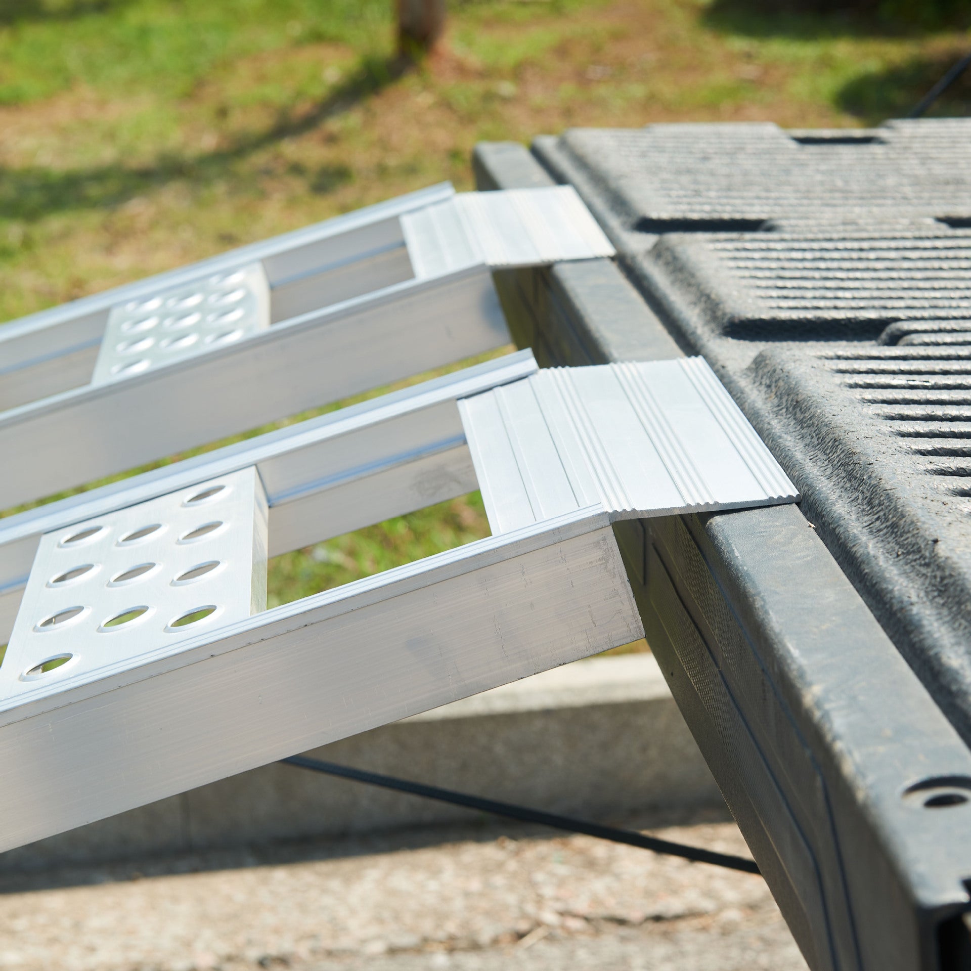 Aluminum Portable Loading Ramps for Cybertruck